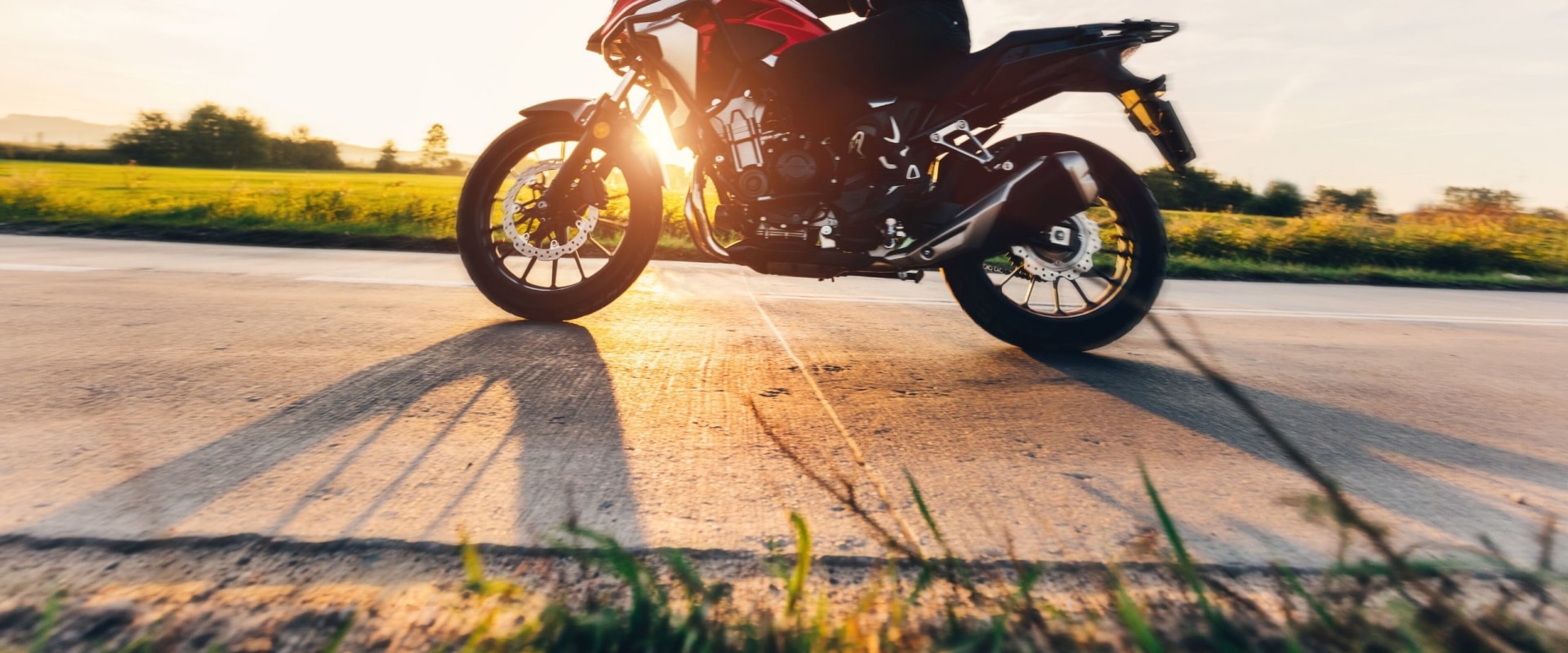 Mastering Braking and Acceleration Techniques for Motorcycle Racing